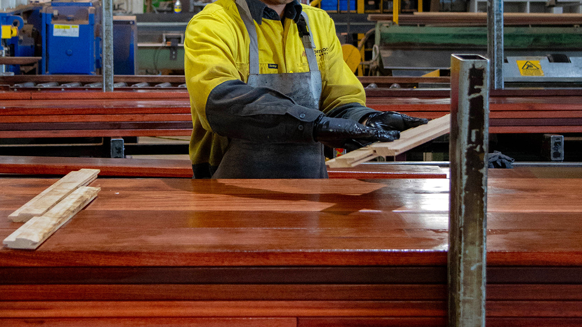What products and services do Mortlock Timber offer?